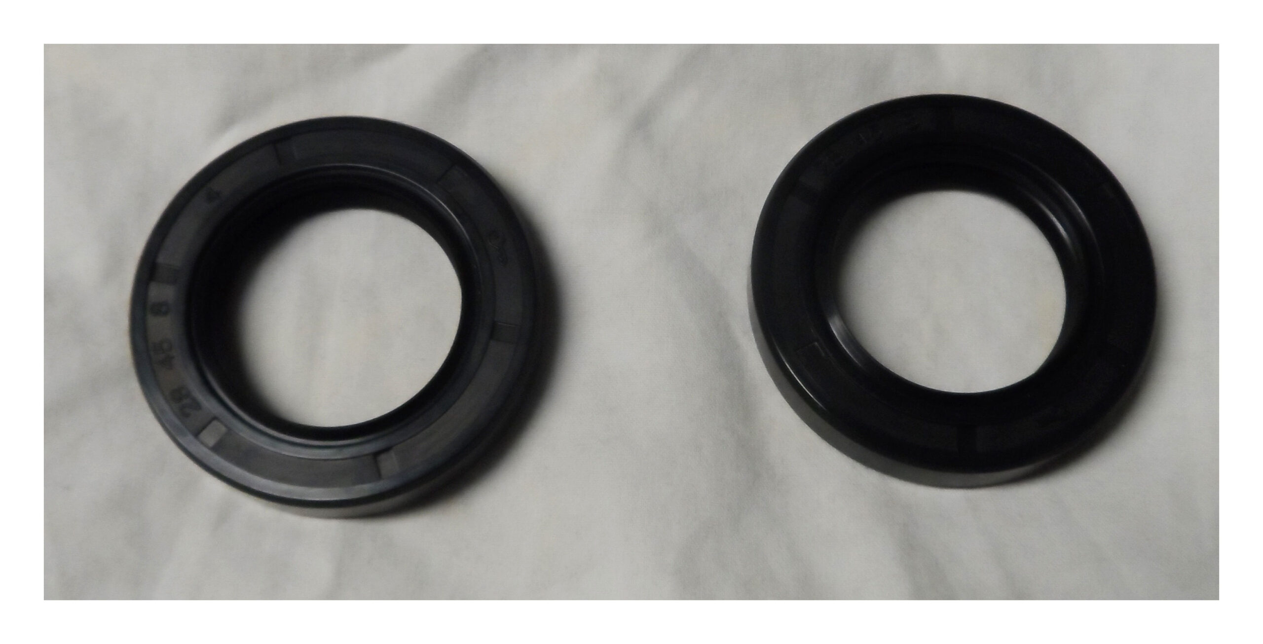 Renault 4 Drive Shaft Oil Seals - The Chevronic Centre